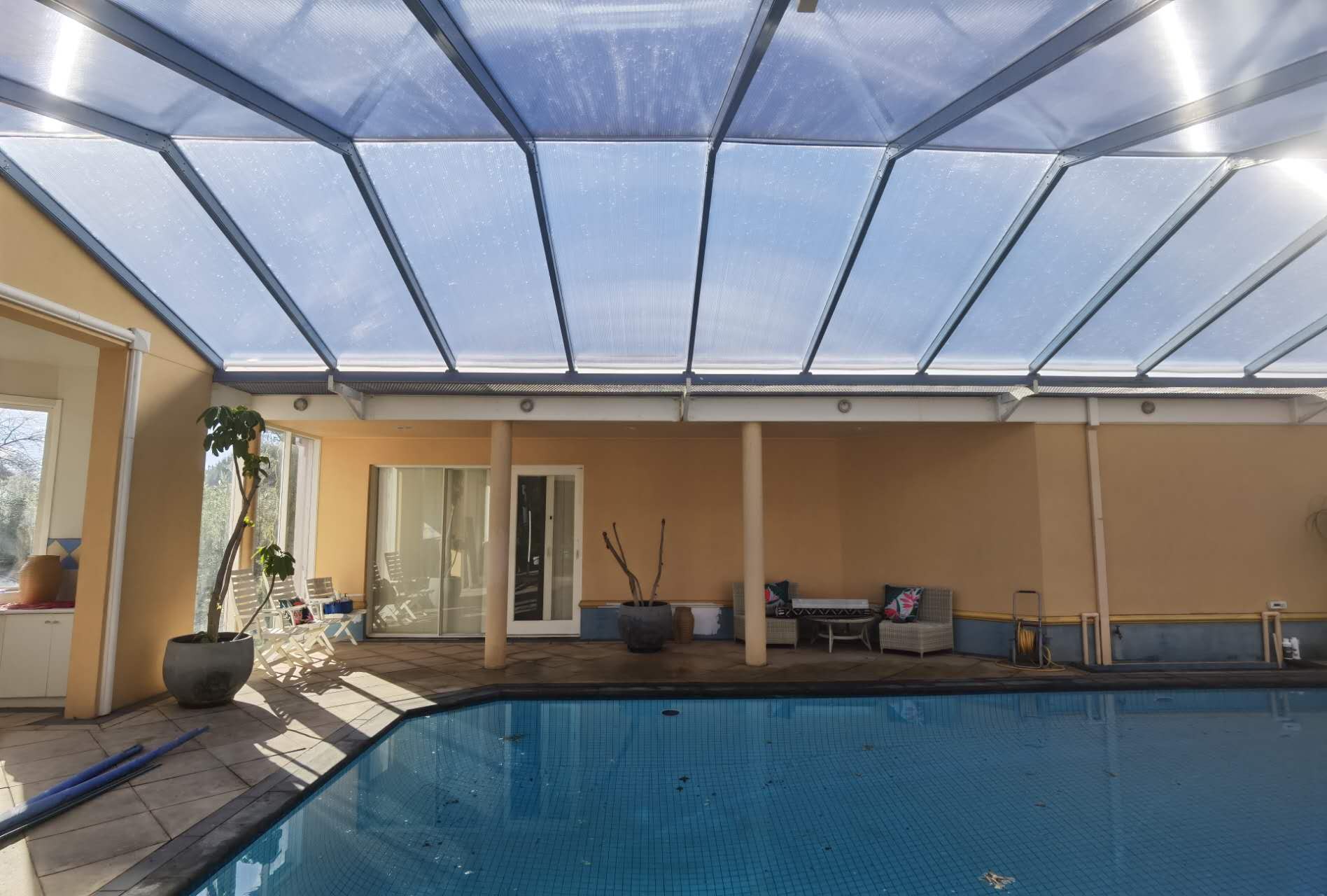 Polycarbonate Sheet and Pergola Polycarbonate Roofing Supplier